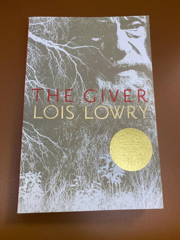 THE GIVER LOIS LOWRY, 興趣及遊戲, 書本 & 文具, 教科書 on Carousell