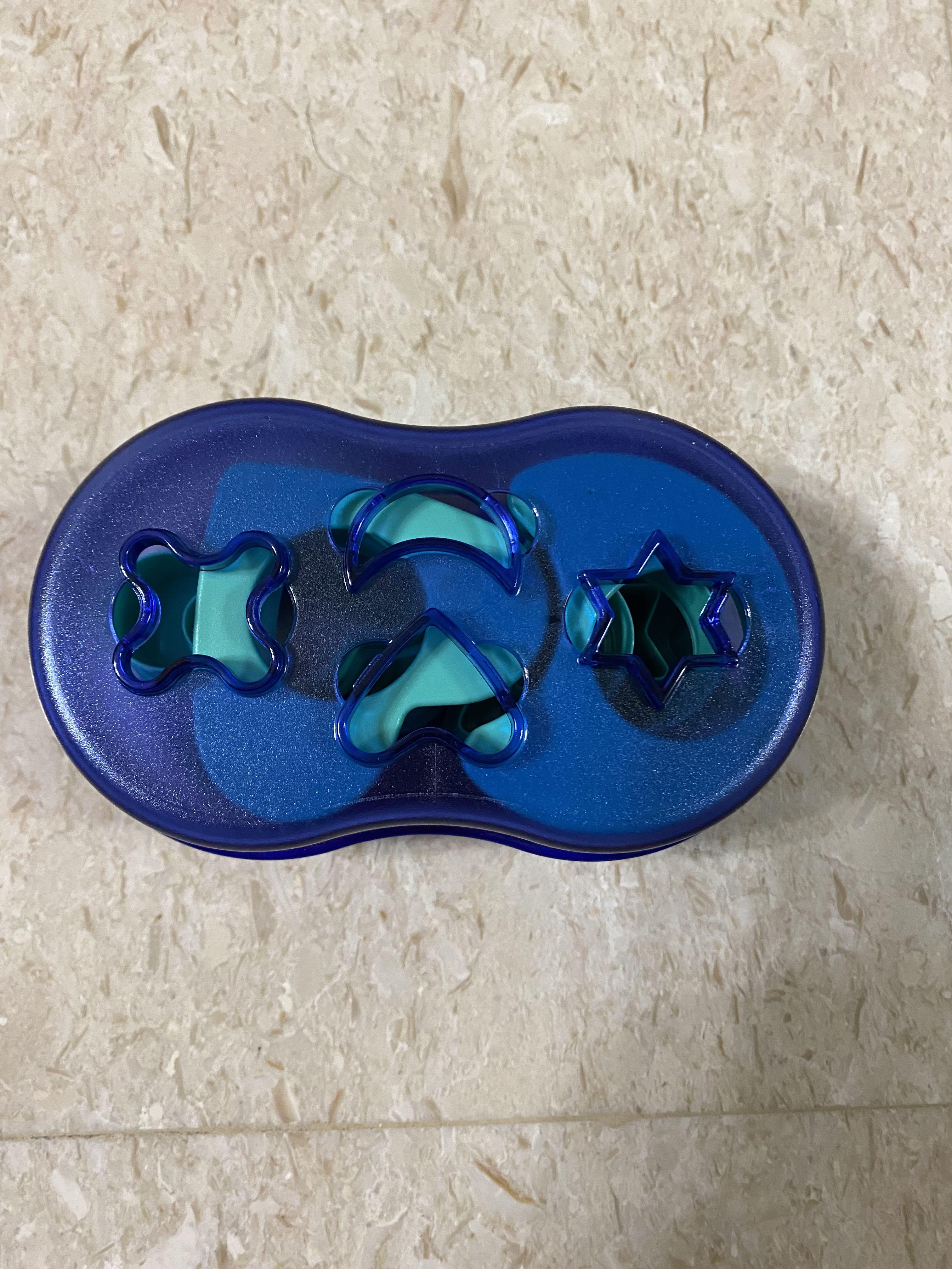 Tupperware Cookie Cutter, Furniture & Home Living, Kitchenware ...