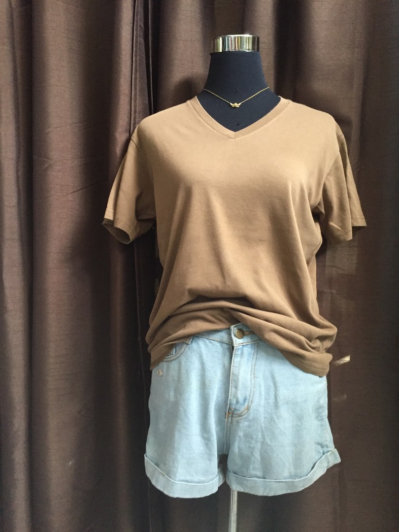 UNIQLO BASIC TEE, Women's Fashion, Tops, Shirts on Carousell
