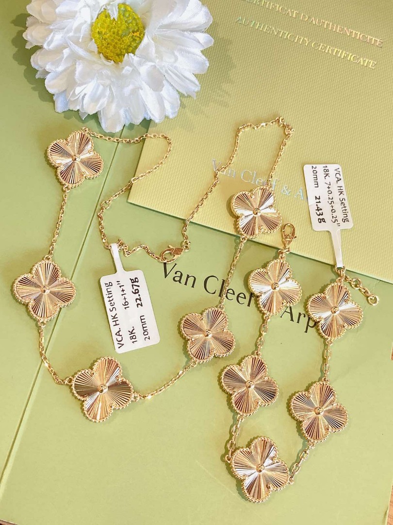 VCA Vintage Alhambra Gold Set 18k HK Setting, Women's Fashion, Jewelry ...