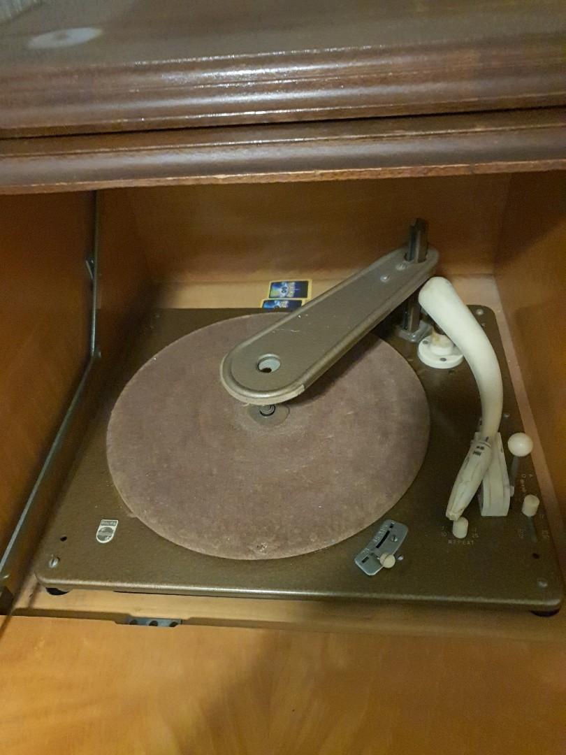 PHILIPS Vintage Turn Table + Radio, Hobbies & Toys, Memorabilia ...
