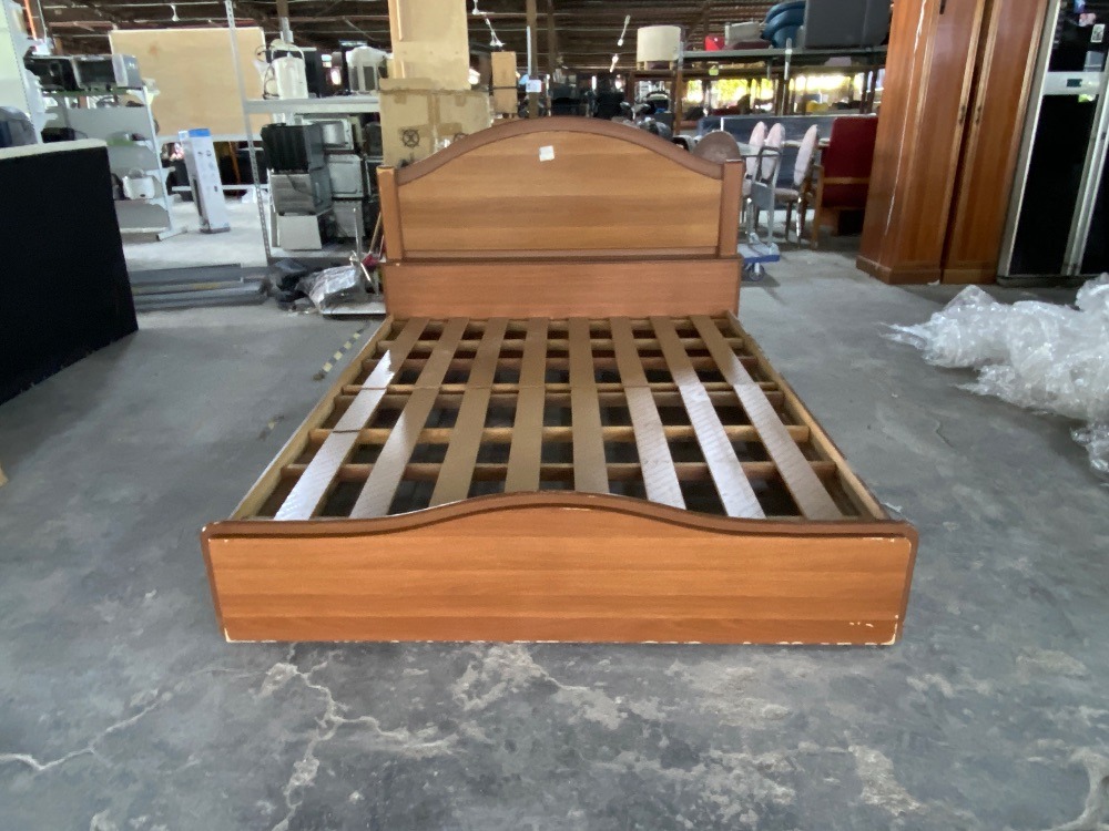 Wooden Queen Bed Frame with Headboard / Rangka Katil Kayu Queen dengan ...