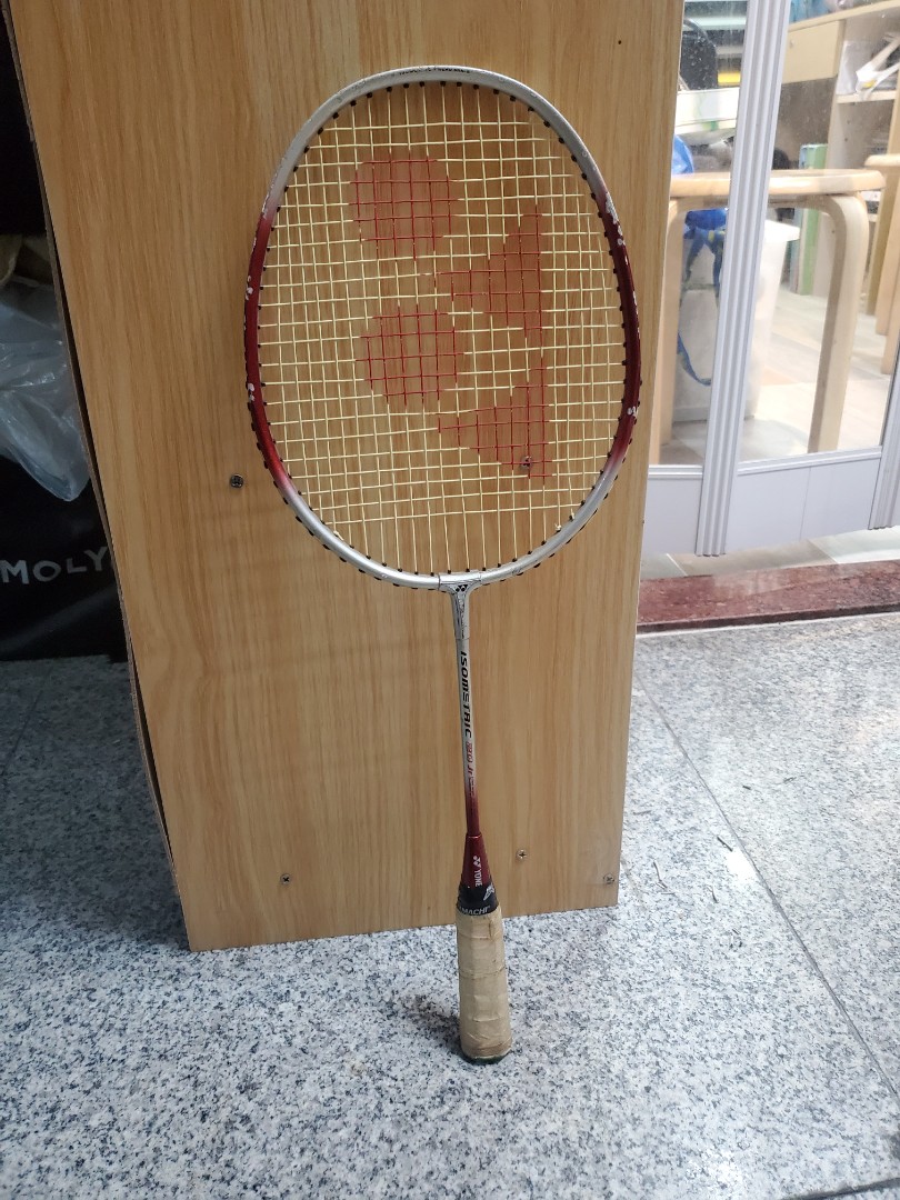 Yonex isometric 20 Jr. Badminton racket, 運動產品, 運動與體育, 運動與體育 - 球拍和球類運動 ...