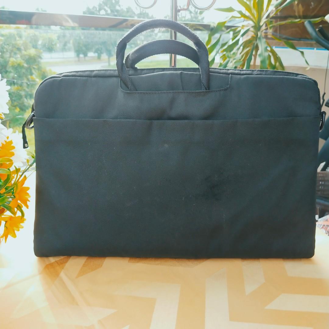 Authentic Incase Brand Laptop Bag, Computers & Tech, Parts ...