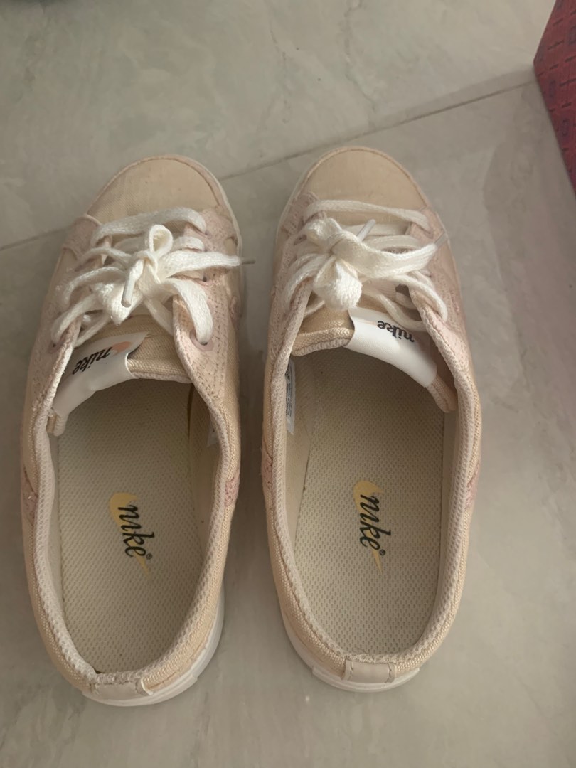 Authentic Nike, Women's Fashion, Footwear, Flats on Carousell