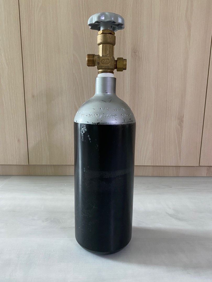 CO2 tank 2L with regulator, Pet Supplies, Homes & Other Pet Accessories ...