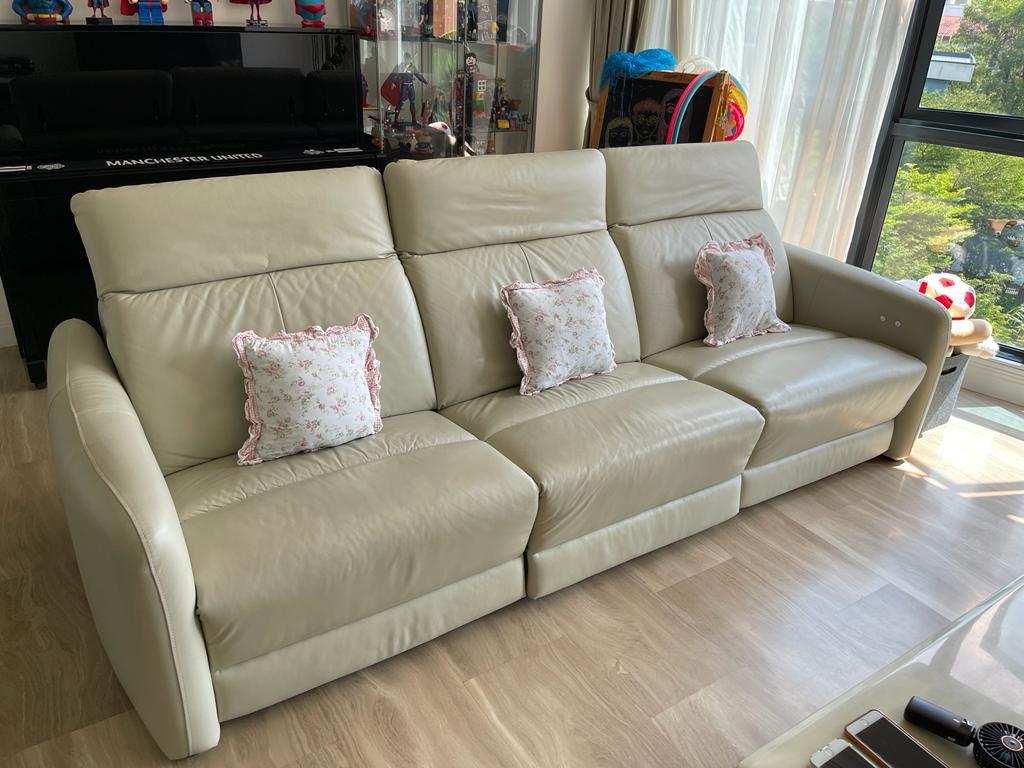 Garage sale! Fully reclinable sofa across all 3 seats!, Furniture ...
