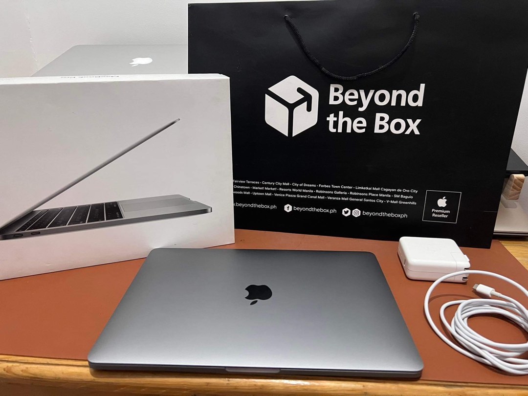 MACBOOK PRO 2017 - NO ISSUE / LADY OWNED, Computers & Tech, Laptops ...