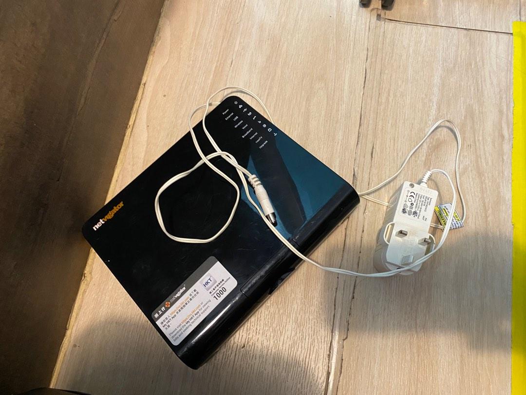 PCCW Router modem Netvigator with Plug, 汽車配件, 電子配件 - Carousell