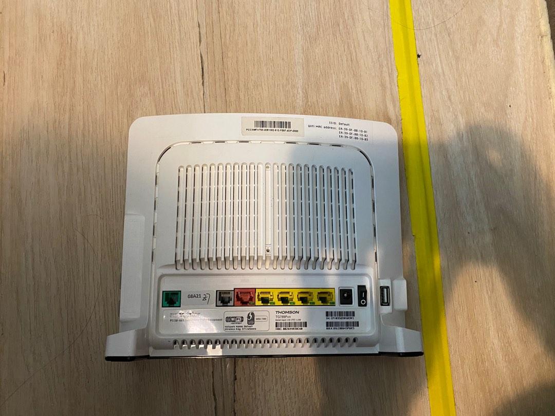 PCCW Router modem Netvigator with Plug, 汽車配件, 電子配件 - Carousell