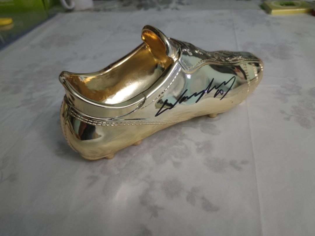 [Special Edition] Rooney signed golden boot, Hobbies & Toys ...
