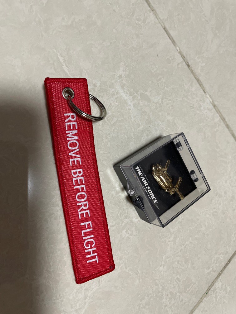 RSAF chinook pin and keychain, Hobbies & Toys, Memorabilia ...