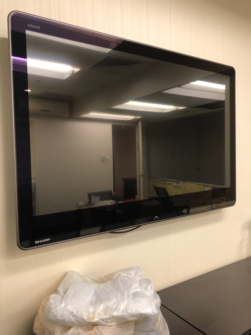 Sharp 46”電視連掛牆架, 家庭電器, 電視 & 其他娛樂, 電視 - Carousell