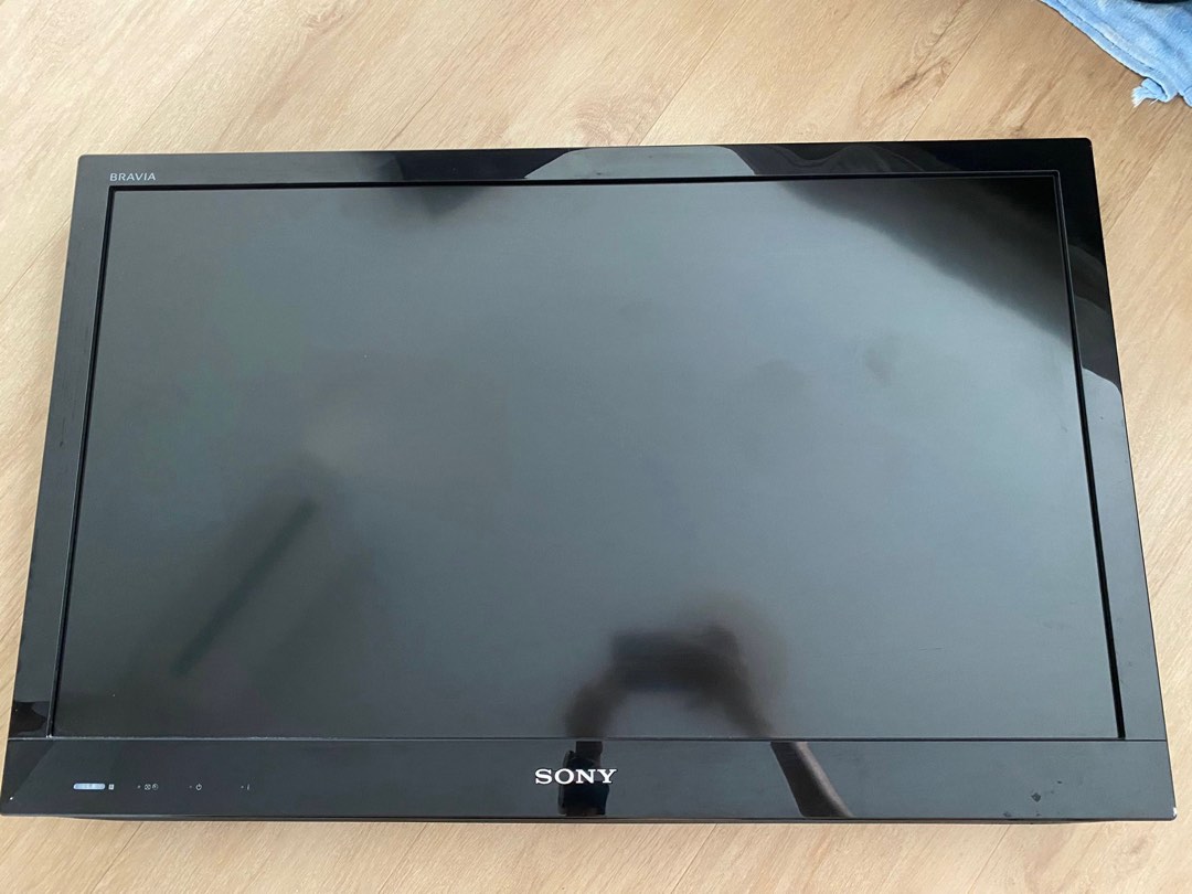 Sony Bravia LCD TV 32”, TV & Home Appliances, TV & Entertainment, TV on ...