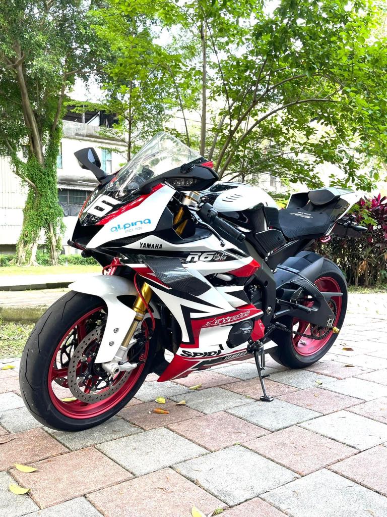 YAMAHA YZF-R6, 機車, 重機在旋轉拍賣