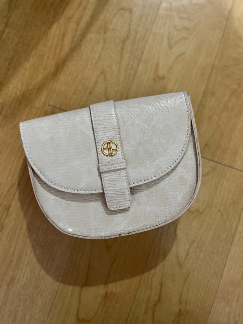 Alberto White Bag, Women's Fashion, Bags & Wallets, Cross-body Bags on ...