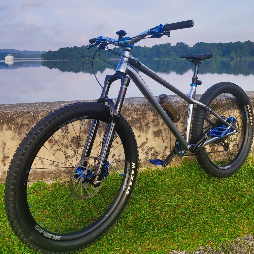 Commencal Meta HT AM Essentials., Sports Equipment, Bicycles & Parts ...