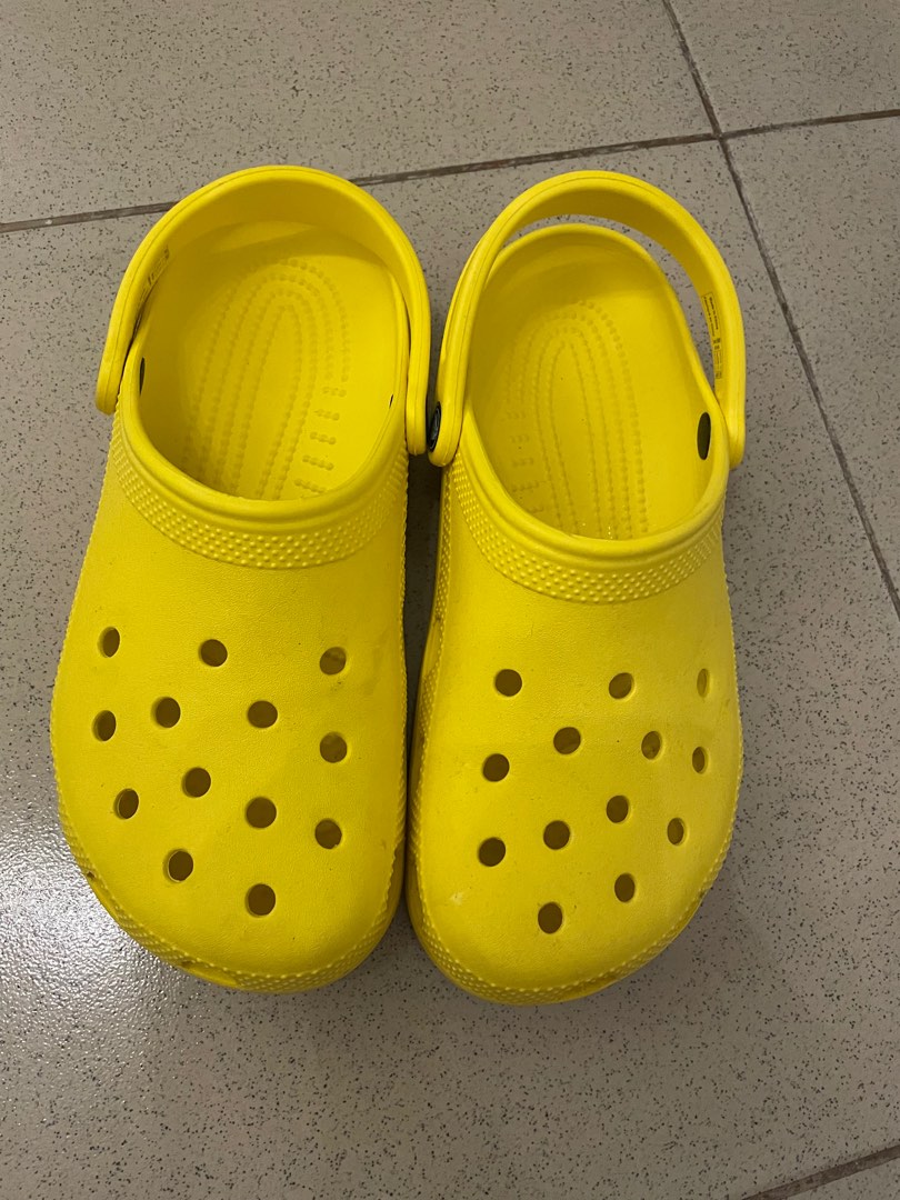 Crocs classic clogs (lemon) - M 7, W9, Men's Fashion, Footwear ...