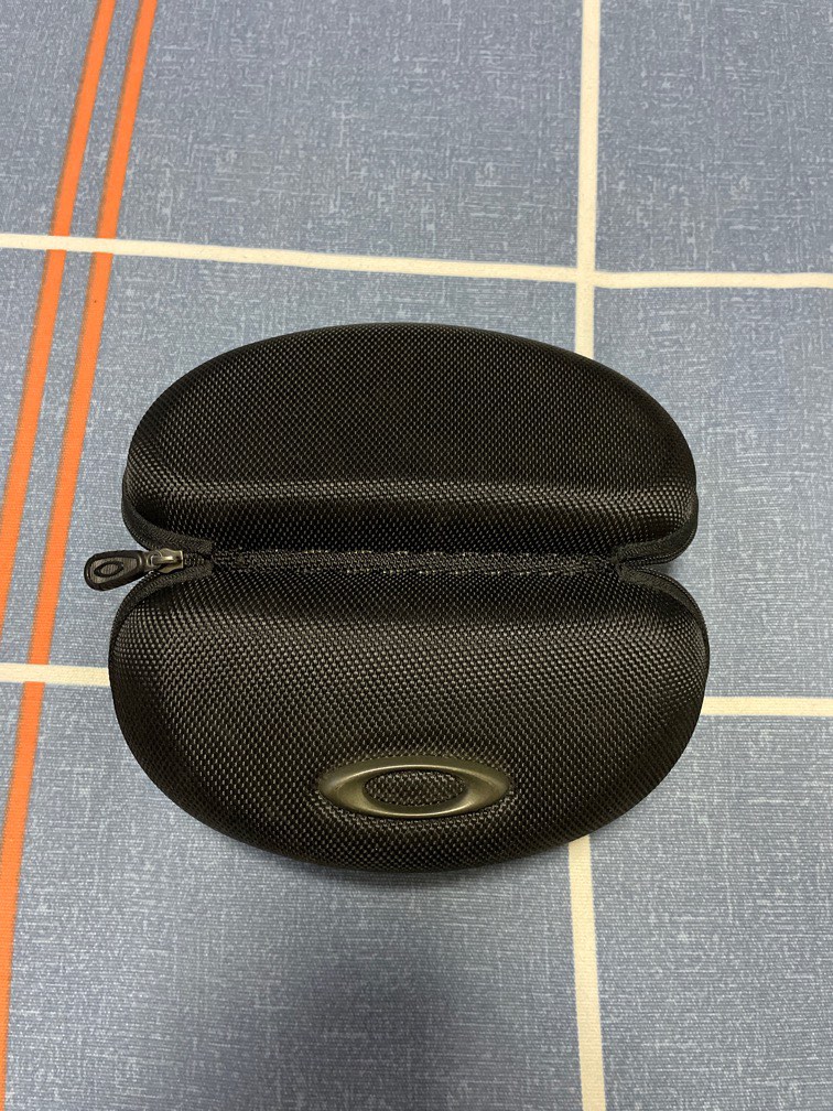 Cross Link Oakley Case, Men's Fashion, Watches & Accessories ...
