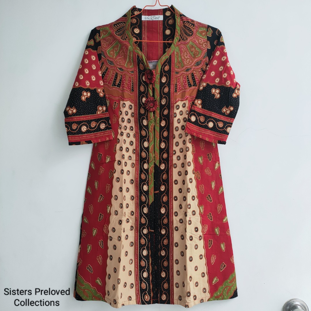 Dress Batik 'Sri Ratna' Merah - Motif Kancing Bunga, Fesyen Wanita ...