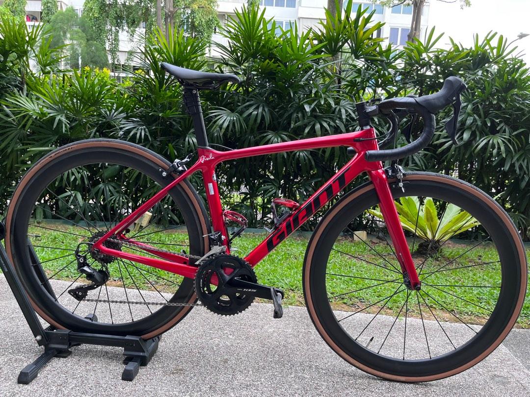 Giant KOM (2021) XS Road bike, Sports Equipment, Bicycles & Parts, Bicycles on Carousell