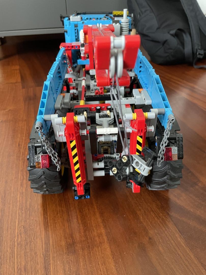 LEGO 42070 Technic 6x6 All Terrain Tow Truck, Hobbies & Toys, Toys ...