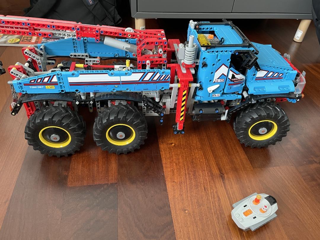 LEGO 42070 Technic 6x6 All Terrain Tow Truck, Hobbies & Toys, Toys ...
