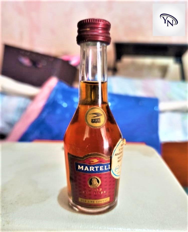 Minuman Botol Mini Untuk Koleksi Mini Bar Atau Etalase Ruang Tamu ...