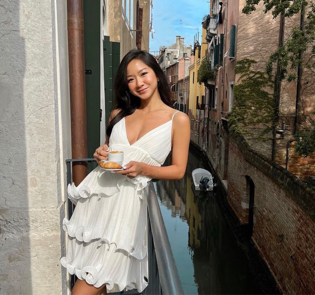 BNWT Claude Gibson Dress in XS White Novita Lam, Women's Fashion ...