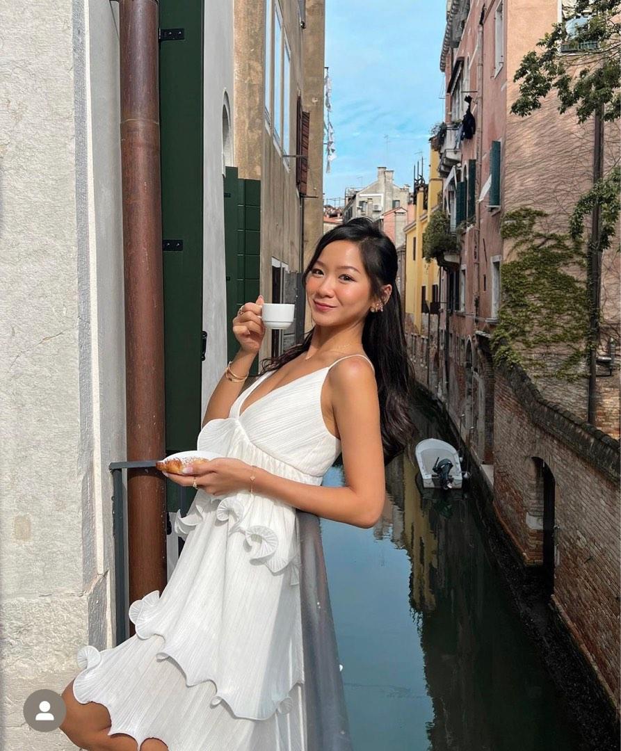 BNWT Claude Gibson Dress in XS White Novita Lam, Women's Fashion ...