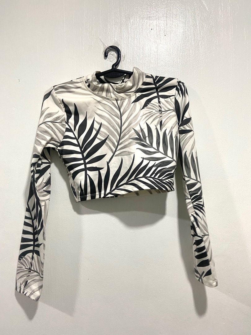 Rash guard Crop Penshoppe, Women's Fashion, Swimwear, Rash guard on ...