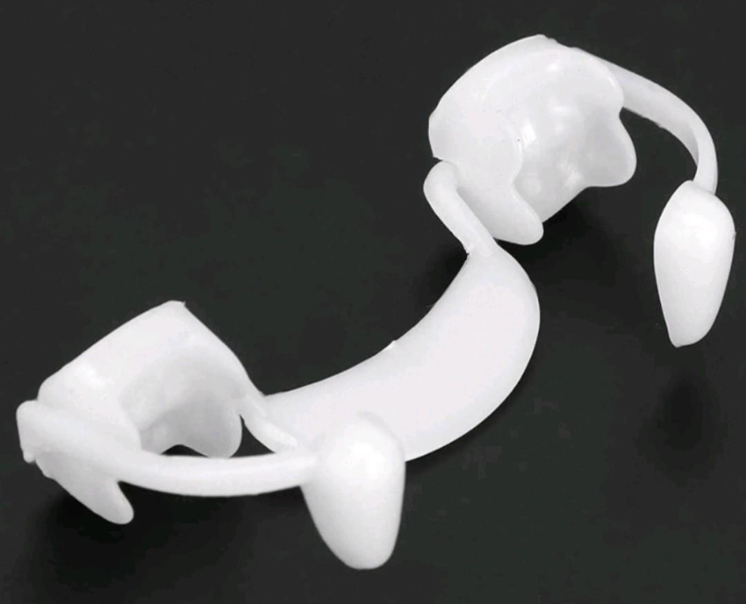 Retractable Vampire Fangs, Hobbies & Toys, Toys & Games on Carousell