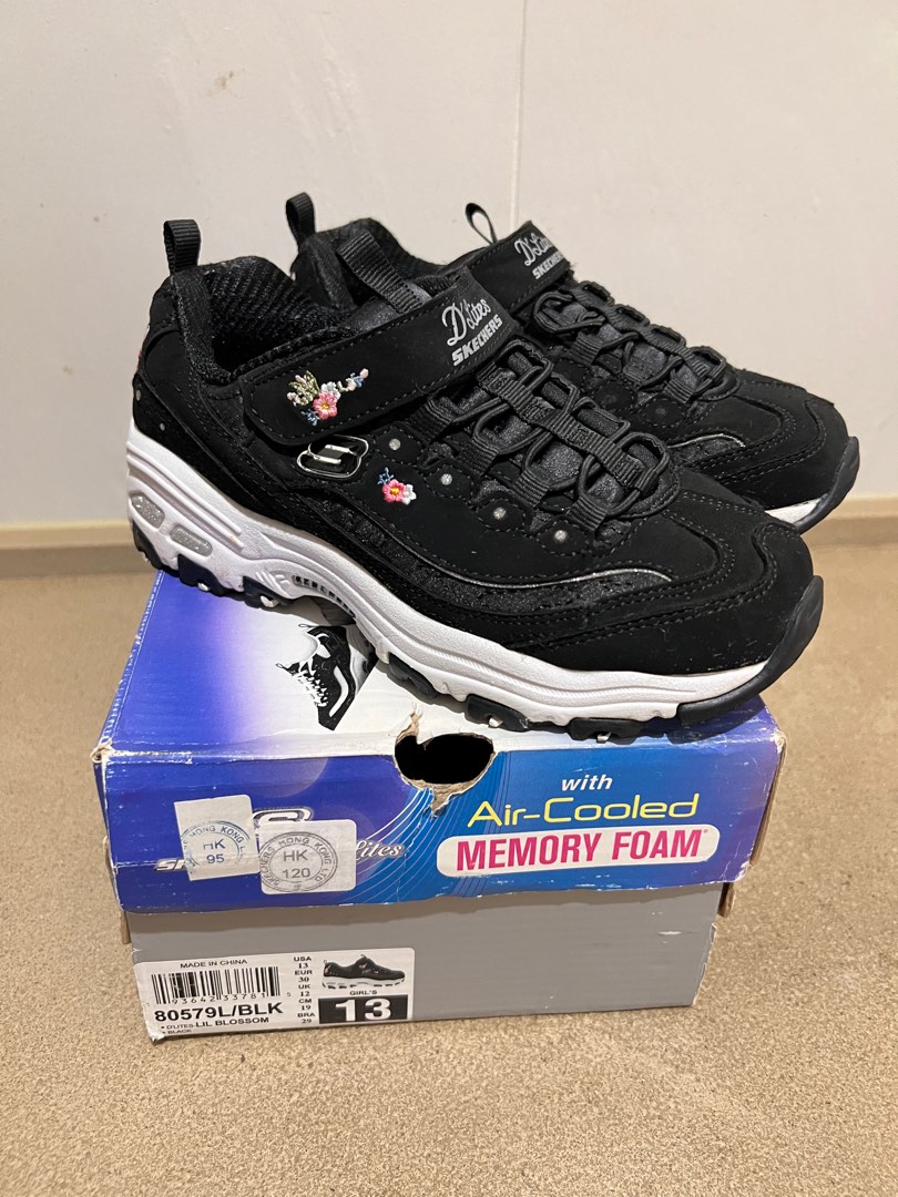 Skechers memory foam outgrown shoes, 女裝, 鞋, 波鞋 - Carousell