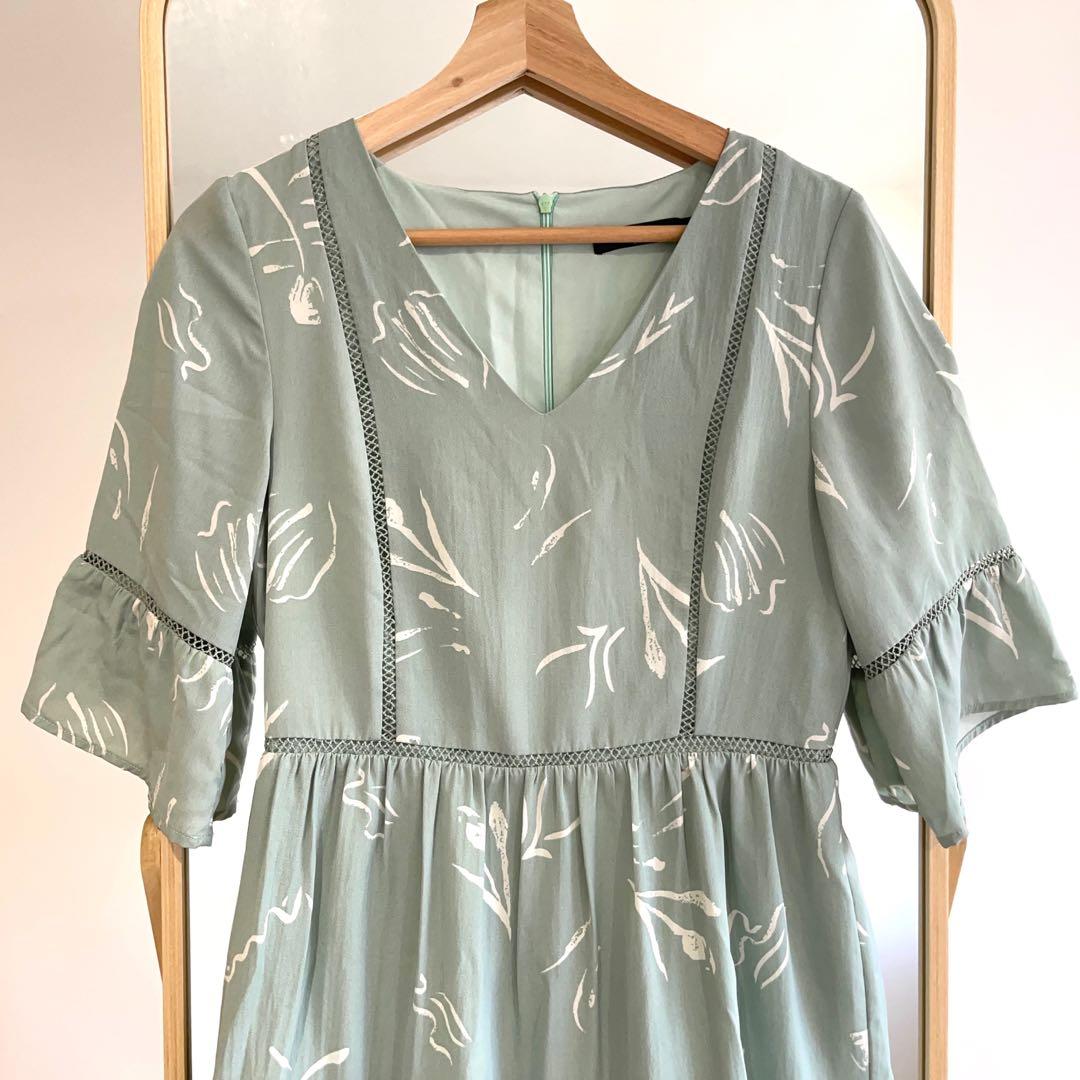 The Stage Walk dress, Women's Fashion, Dresses & Sets, Dresses on Carousell