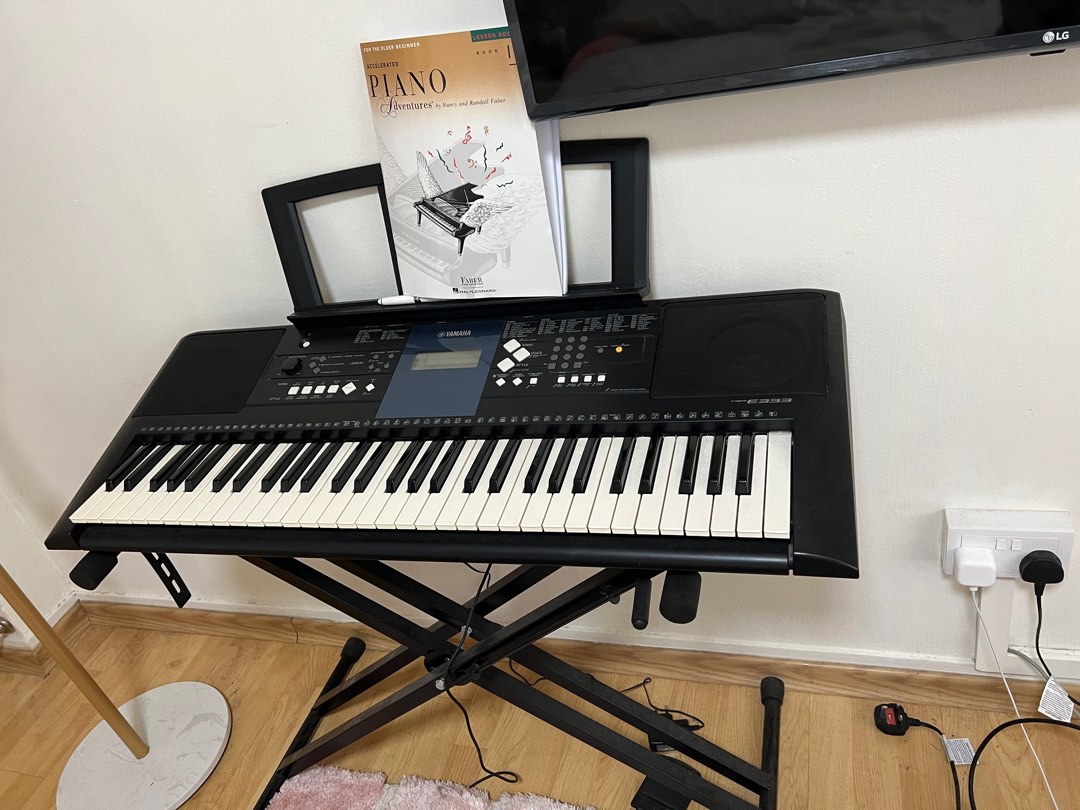 Yamaha PSR E333 keyboard piano, Hobbies & Toys, Music & Media, Musical ...