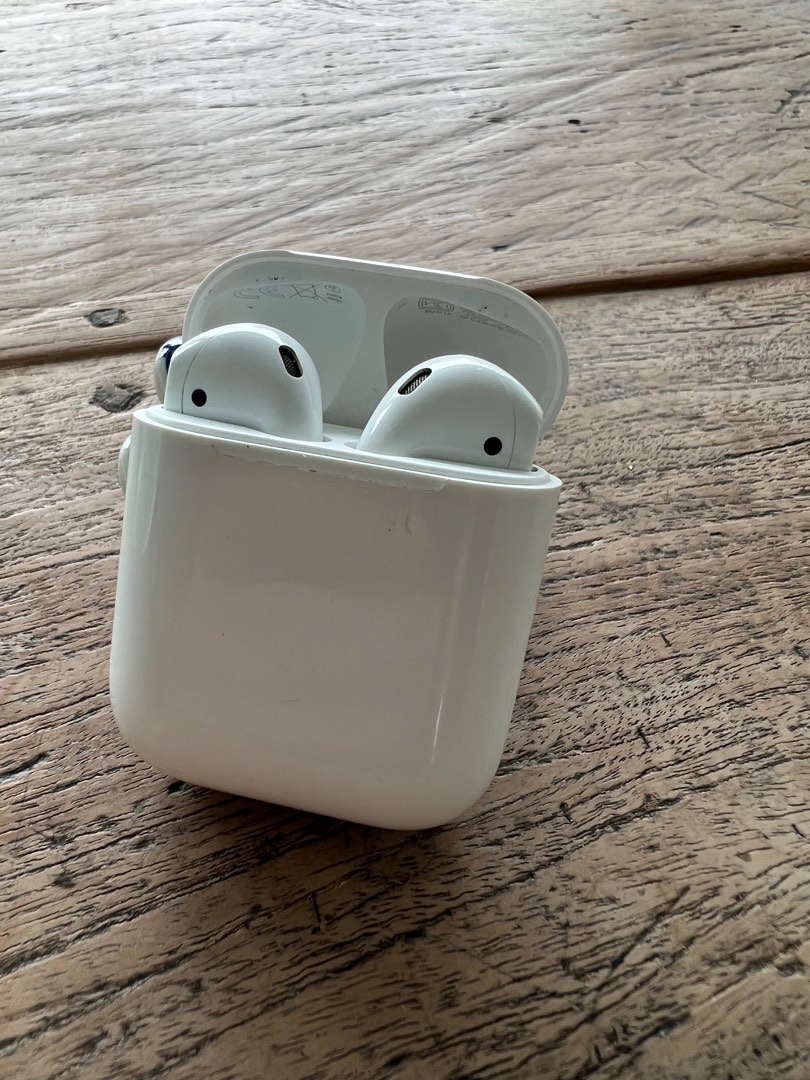Apple EarPods 2nd gen, Audio, Earphones on Carousell