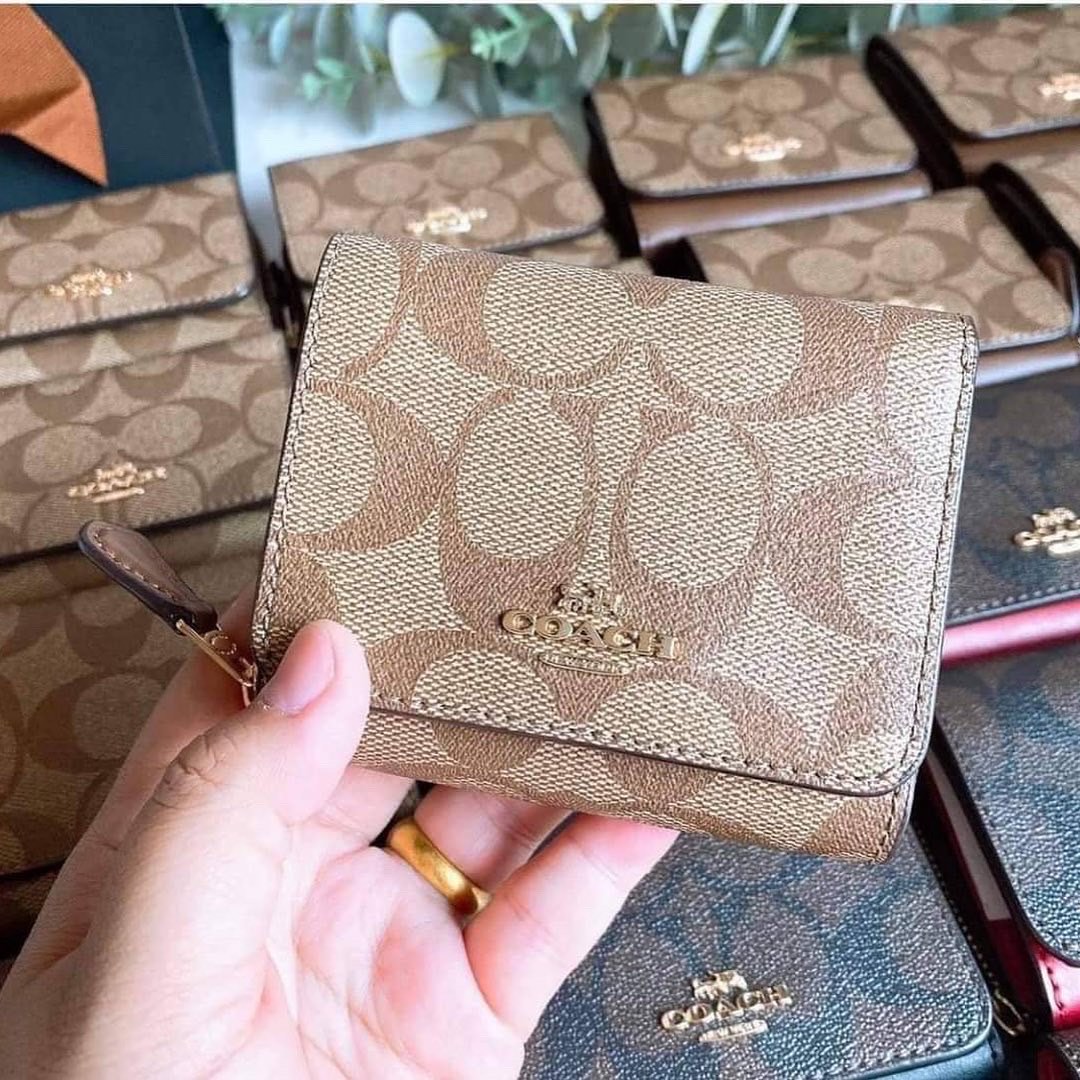 Coach Wallet, Women's Fashion, Bags & Wallets, Wallets & Card holders ...