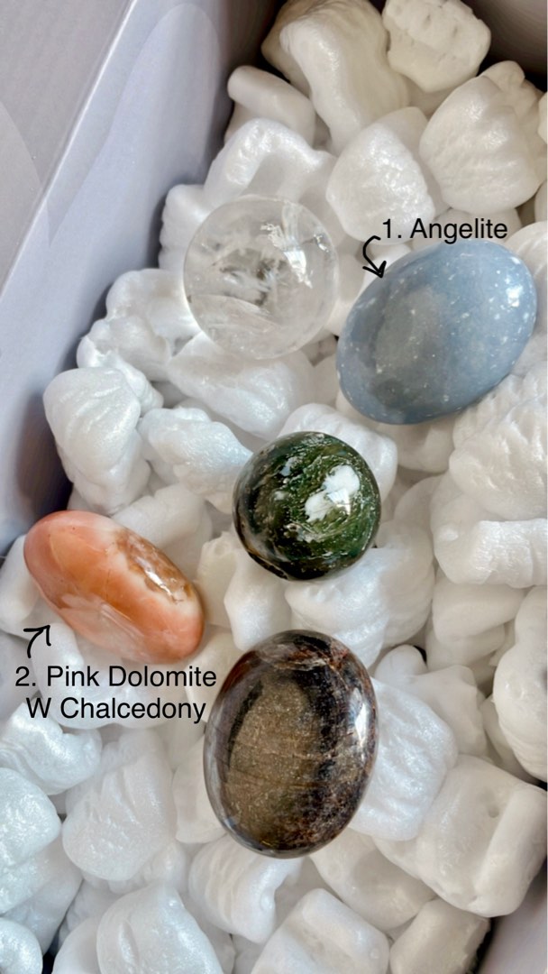 Gemstone, crystal pebbles, Women's Fashion, Jewelry & Organisers ...