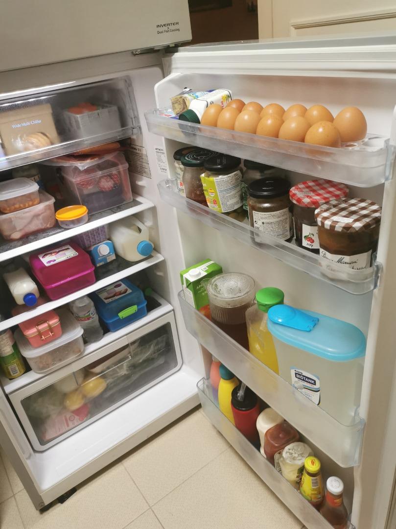 Hitachi family size fridge freezer, TV & Home Appliances, Kitchen ...