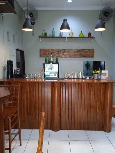 Meja bar / meja cafe, Perabotan Rumah di Carousell