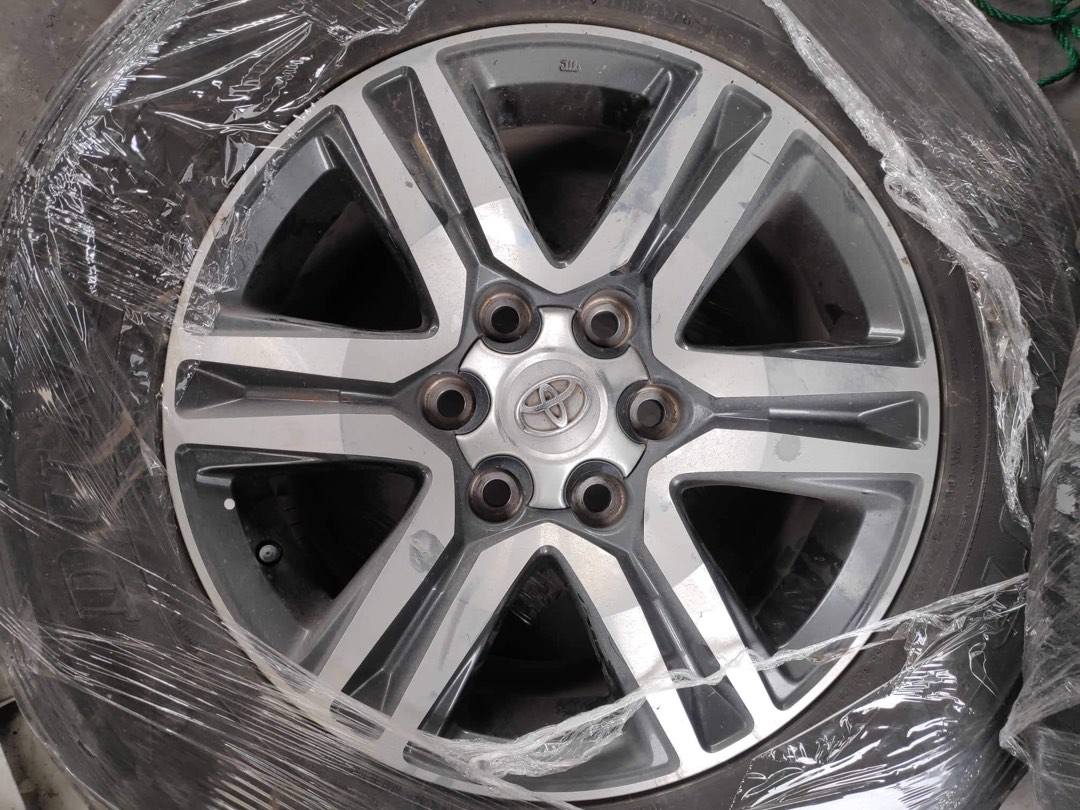 Original Toyota Fortuner G 2017 wheels, Car Parts & Accessories, Mags ...