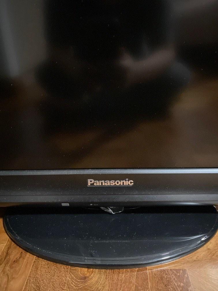 Panasonic 30” TV with stand, TV & Home Appliances, TV & Entertainment ...