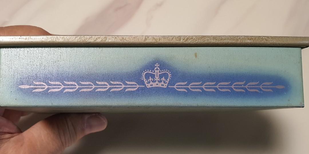 Queen Elizabeth II Coronation Souvenir Cigarette Tin Box : Almost mint ...