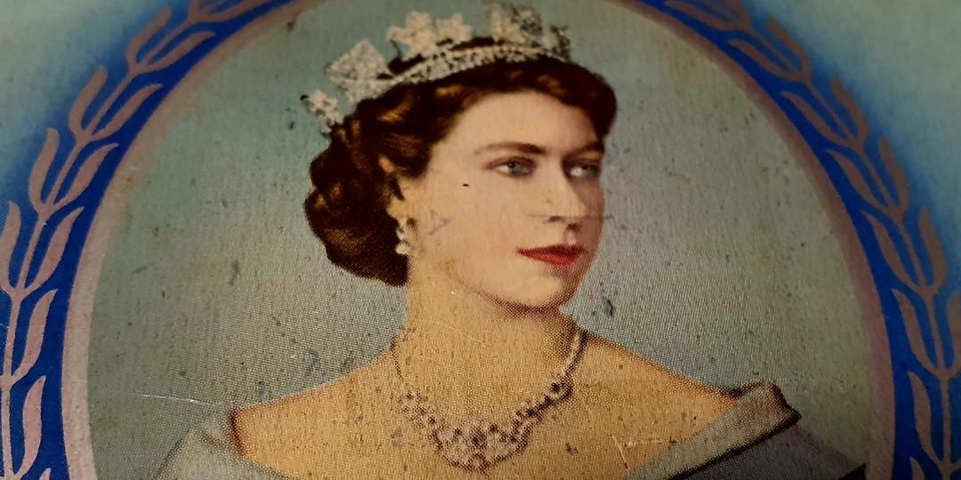 Queen Elizabeth II Coronation Souvenir Cigarette Tin Box : Almost mint ...