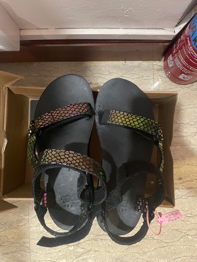 Teva high flat form, Women's Fashion, Footwear, Flats on Carousell
