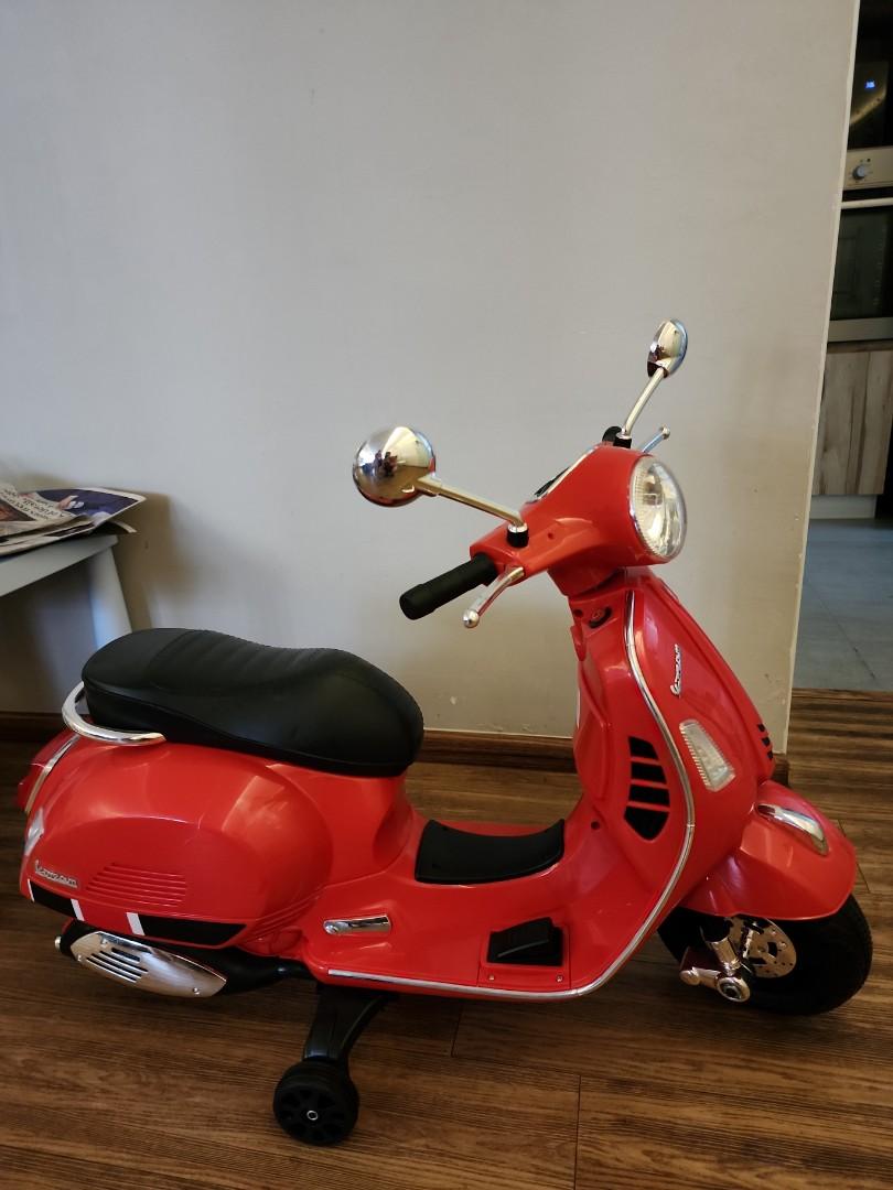Vespa Motorcycle (chargeable), Hobbies & Toys, Toys & Games on Carousell