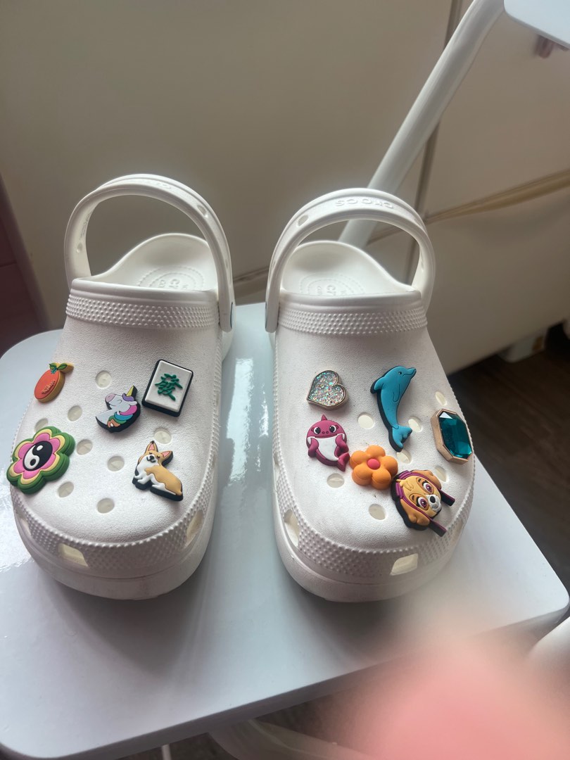 White Crocs size W8, Women's Fashion, Footwear, Sandals on Carousell