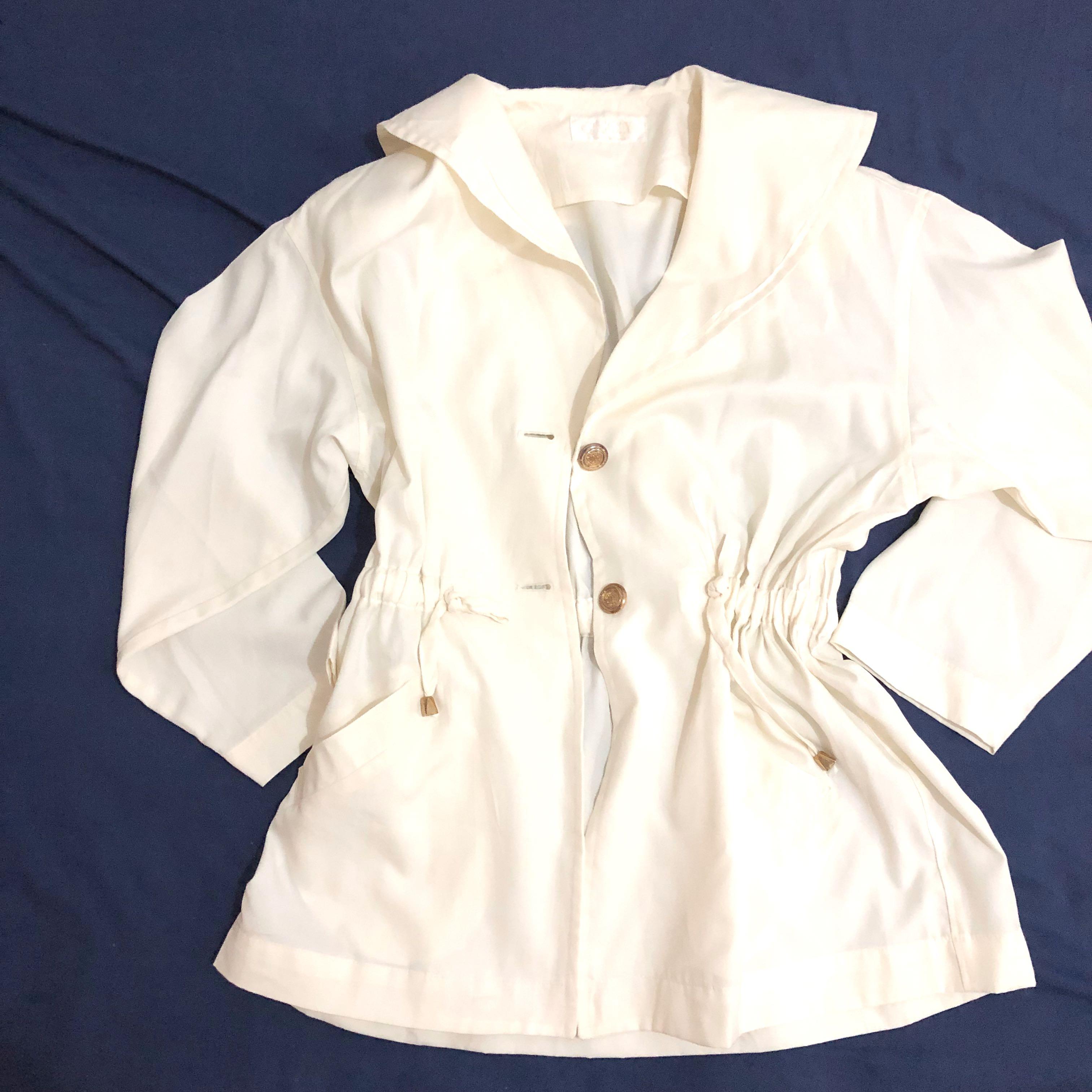 White parka, Women's Fashion, Coats, Jackets and Outerwear on Carousell