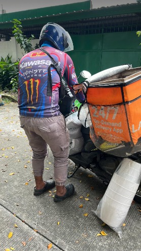 WHITE SMOOTH PEARL WAVE POTS FOR PLANTERS, Furniture & Home Living ...