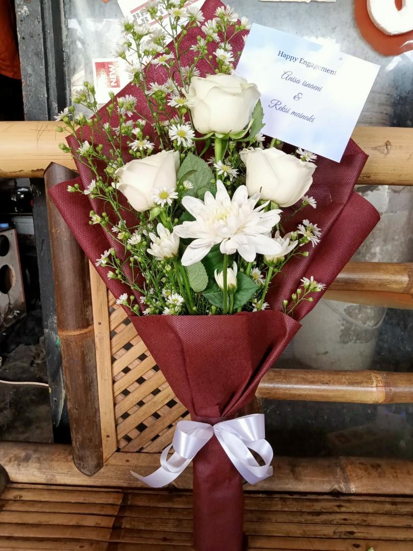 Buket bunga mawar 3 tangkai, Perkebunan di Carousell